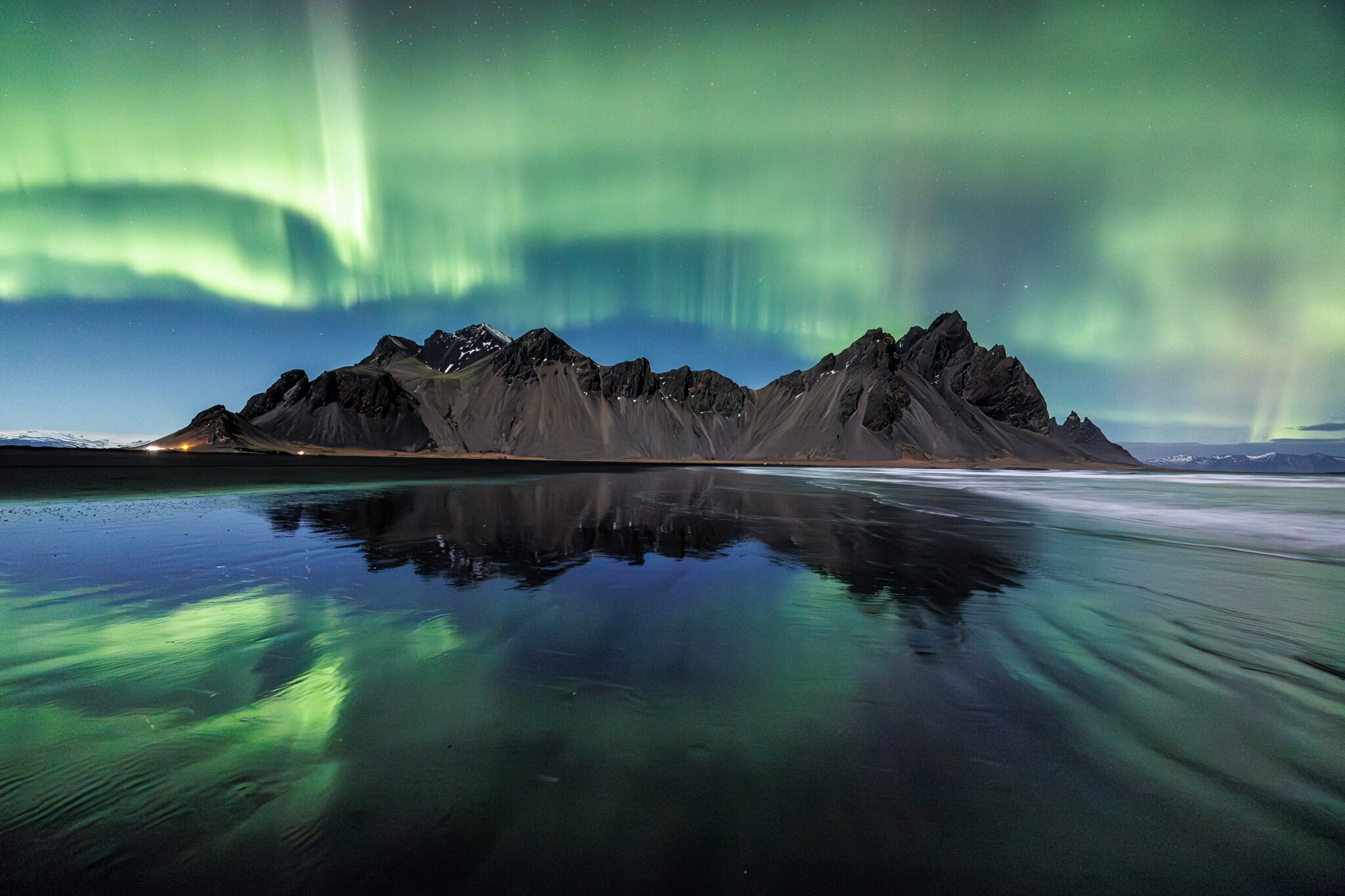 Photographing The Northern Lights Above Vestrahorn In Iceland Photographing The Northern Lights Above Vestrahorn In Iceland